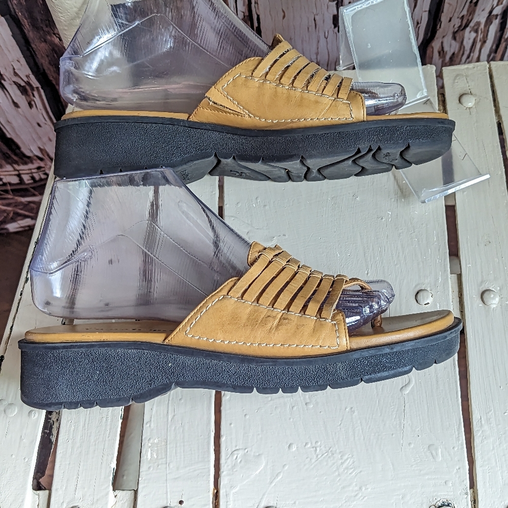 Bare Traps Sandals - Gem